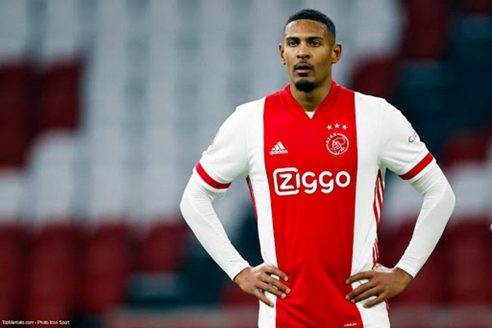 Ajax se olvidó de anotar en la lista de la Europa League al fichaje más ...