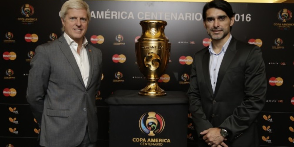 MasterCard presentó el trofeo de la Copa América Centenario con Roberto Ayala