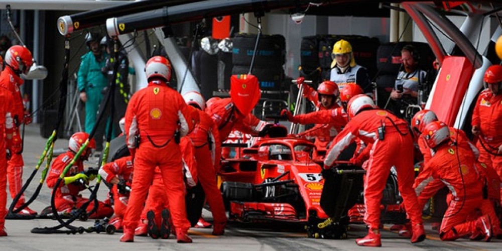 Velocidad y precisión: El equipo de Ferrari cambió cuatro neumáticos en ...