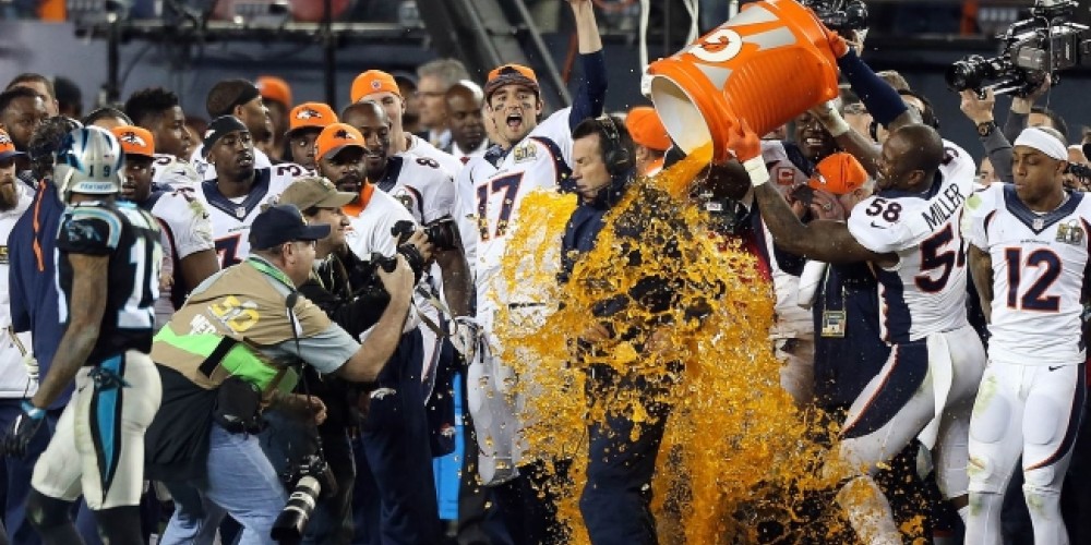La historia del ‘Gatorade Bath’ al entrenador campeón del SuperBowl