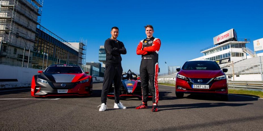 Eden Hazard experimenta el poder de los vehículos eléctricos de Nissan
