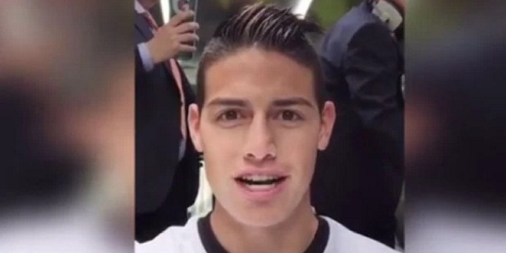 James Rodríguez cambia su camiseta con un hincha en un comercial