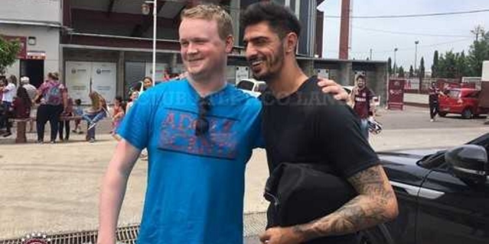 El inglés fanático de Lanús que conoció al equipo por Football Manager ...