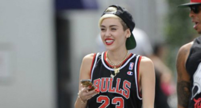 Miley Cyrus y su "homenaje" a Michael Jordan