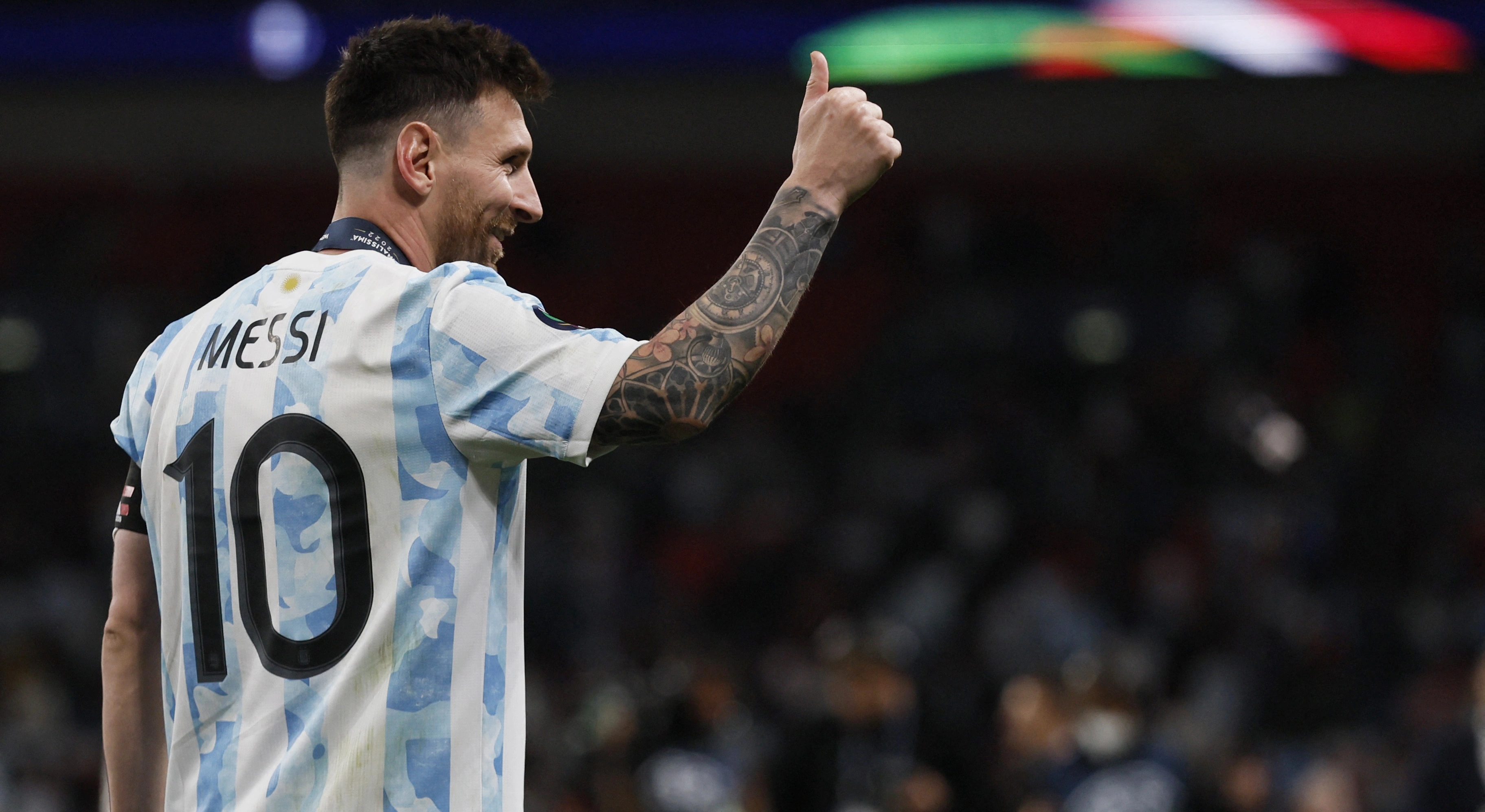 Piden hasta 80 mil pesos por la figurita de "Lionel Messi Legend Golden"